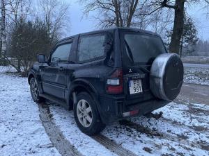 Black Mitsubishi Pajero 2005 in Daugavpils, with an engine capacity of 3.20 L and mileage of 209 thousand km for 3500 €, photo 4 on AUTOMOTO.COM.LV