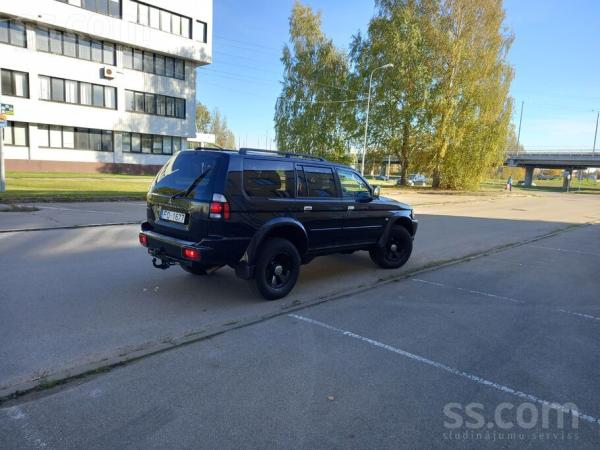 Black Mitsubishi Pajero 2005 in Riga, with an engine capacity of 3.00 L and mileage of 0 thousand km for 5500 €, photo 2 on AUTOMOTO.COM.LV