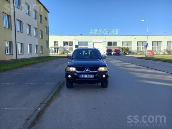 Black Mitsubishi Pajero 2005 in Riga, with an engine capacity of 3.00 L and mileage of 0 thousand km for 5500 €, photo 6 on AUTOMOTO.COM.LV