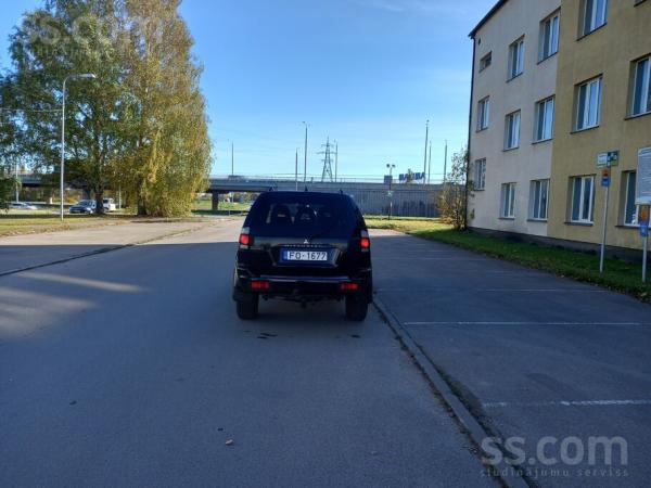 Black Mitsubishi Pajero 2005 in Riga, with an engine capacity of 3.00 L and mileage of 0 thousand km for 5500 €, photo 8 on AUTOMOTO.COM.LV