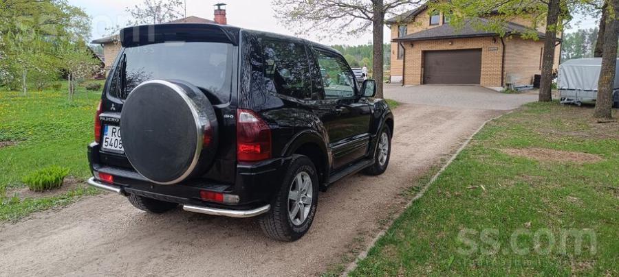 Black Mitsubishi Pajero 2005 in Riga, with an engine capacity of 3.20 L and mileage of 304 thousand km for 4300 €, photo 4 on AUTOMOTO.COM.LV