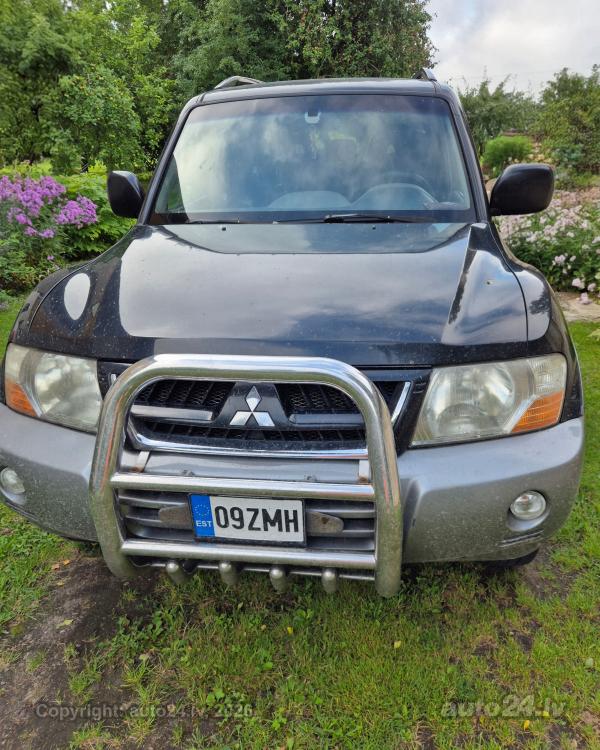 Black Mitsubishi Pajero 2005 in Kuressaare, with an engine capacity of 3.20 L and mileage of 329 thousand km for 2900 €, photo 1 on AUTOMOTO.COM.LV