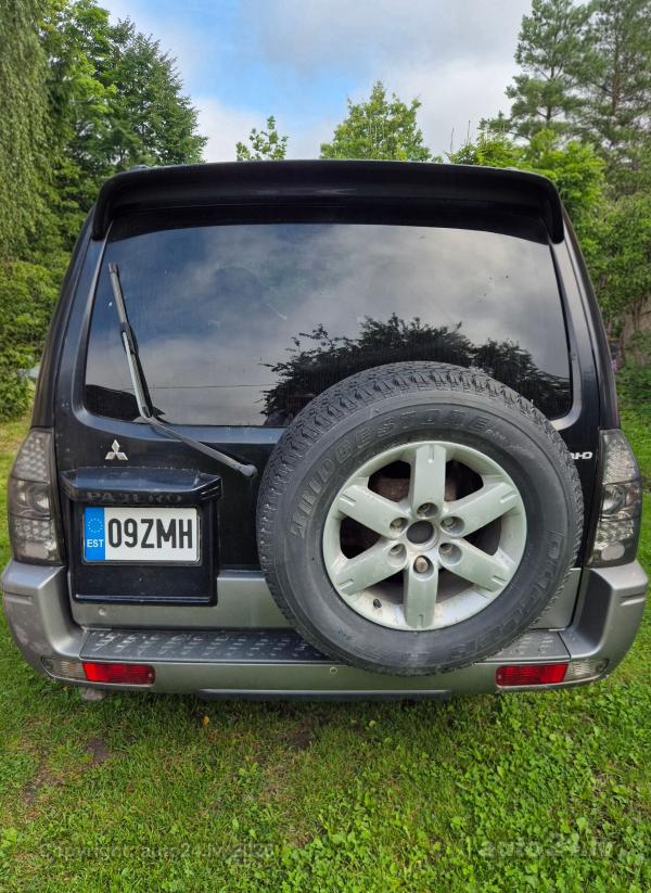 Black Mitsubishi Pajero 2005 in Kuressaare, with an engine capacity of 3.20 L and mileage of 329 thousand km for 2900 €, photo 2 on AUTOMOTO.COM.LV