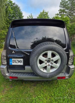 Melns Mitsubishi Pajero 2005 Kuresāre, ar dzinēja tilpumu 3.20 L un nobraukumu 329 tūkst. km par 2900 €, foto 3 vietnē AUTOMOTO.COM.LV