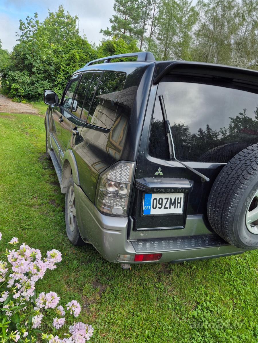 Melns Mitsubishi Pajero 2005 Kuresāre, ar dzinēja tilpumu 3.20 L un nobraukumu 329 tūkst. km par 2900 €, foto 5 vietnē AUTOMOTO.COM.LV