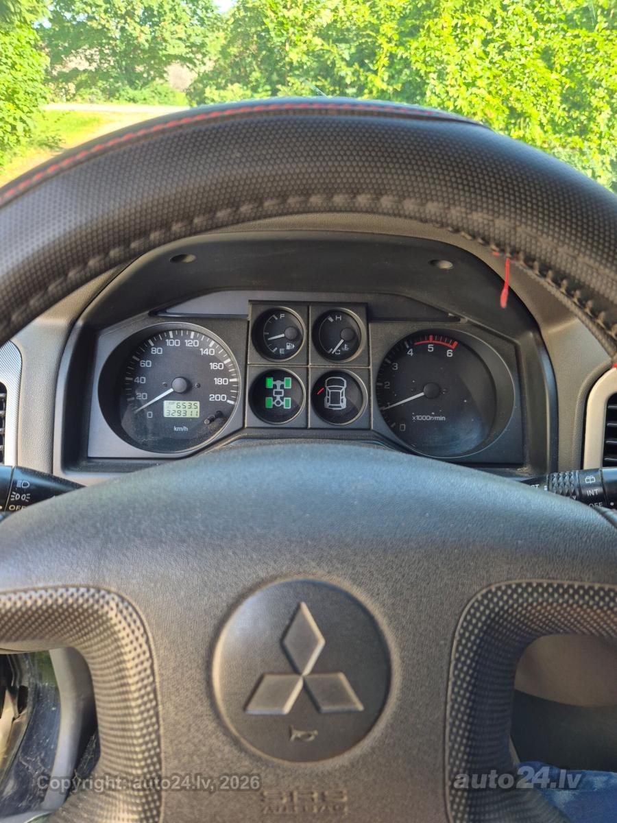 Melns Mitsubishi Pajero 2005 Kuresāre, ar dzinēja tilpumu 3.20 L un nobraukumu 329 tūkst. km par 2900 €, foto 6 vietnē AUTOMOTO.COM.LV
