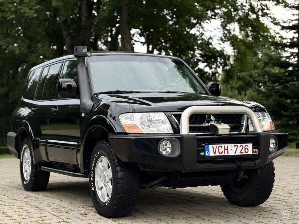 Melns Mitsubishi Pajero 2005 Viļņa, ar dzinēja tilpumu 3.20 L un nobraukumu 299 tūkst. km par 4250 €, foto 1 vietnē AUTOMOTO.COM.LV