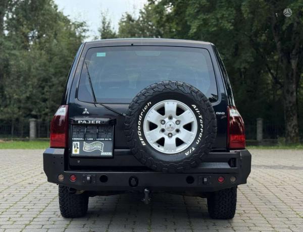 Melns Mitsubishi Pajero 2005 Viļņa, ar dzinēja tilpumu 3.20 L un nobraukumu 299 tūkst. km par 4250 €, foto 5 vietnē AUTOMOTO.COM.LV