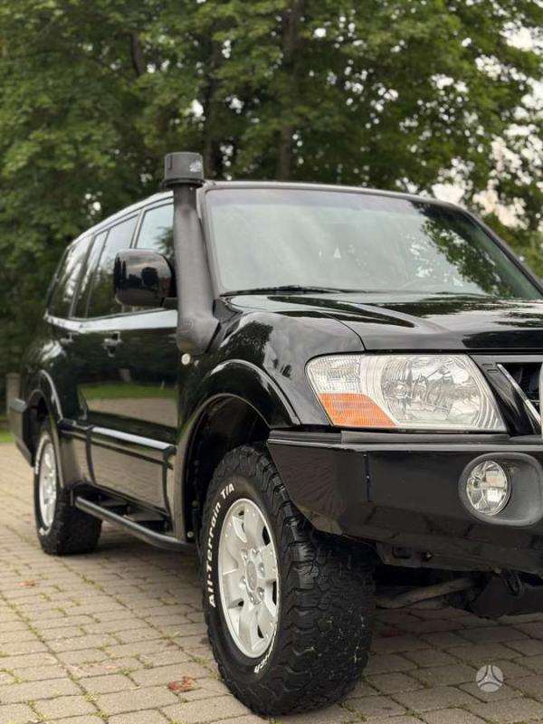 Melns Mitsubishi Pajero 2005 Viļņa, ar dzinēja tilpumu 3.20 L un nobraukumu 299 tūkst. km par 4250 €, foto 7 vietnē AUTOMOTO.COM.LV