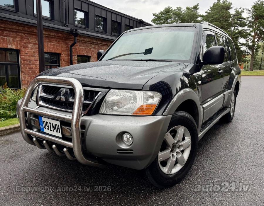 Melns Mitsubishi Pajero 2005 Tallina, ar dzinēja tilpumu 3.20 L un nobraukumu 300 tūkst. km par 4999 €, foto 1 vietnē AUTOMOTO.COM.LV