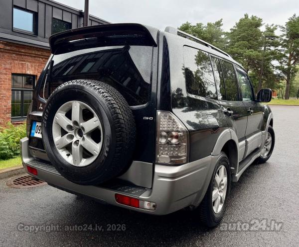 Melns Mitsubishi Pajero 2005 Tallina, ar dzinēja tilpumu 3.20 L un nobraukumu 300 tūkst. km par 4999 €, foto 3 vietnē AUTOMOTO.COM.LV