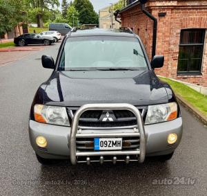 Melns Mitsubishi Pajero 2005 Tallina, ar dzinēja tilpumu 3.20 L un nobraukumu 300 tūkst. km par 4999 €, foto 6 vietnē AUTOMOTO.COM.LV
