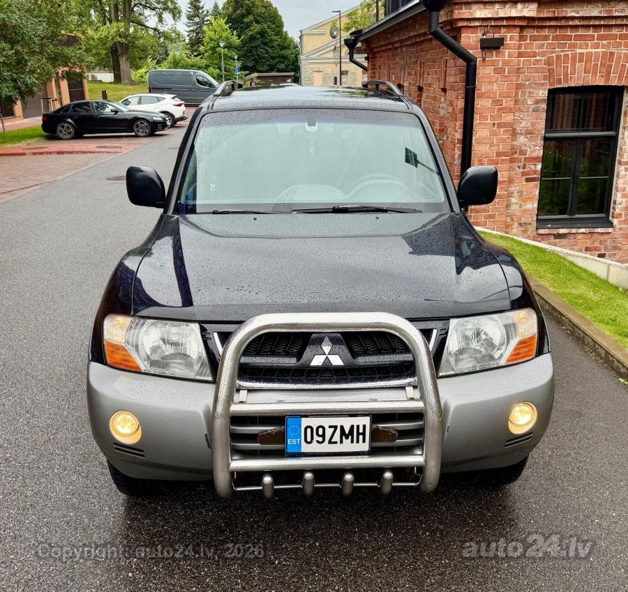 Melns Mitsubishi Pajero 2005 Tallina, ar dzinēja tilpumu 3.20 L un nobraukumu 300 tūkst. km par 4999 €, foto 6 vietnē AUTOMOTO.COM.LV