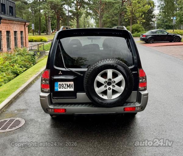 Melns Mitsubishi Pajero 2005 Tallina, ar dzinēja tilpumu 3.20 L un nobraukumu 300 tūkst. km par 4999 €, foto 6 vietnē AUTOMOTO.COM.LV