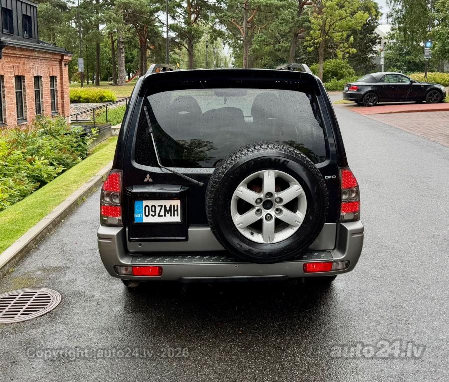 Melns Mitsubishi Pajero 2005 Tallina, ar dzinēja tilpumu 3.20 L un nobraukumu 300 tūkst. km par 4999 €, foto 7 vietnē AUTOMOTO.COM.LV