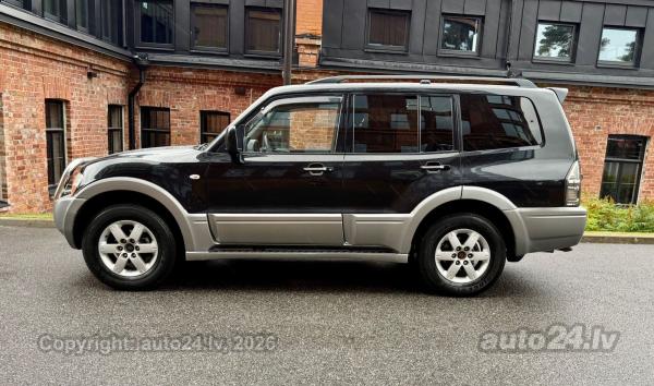 Melns Mitsubishi Pajero 2005 Tallina, ar dzinēja tilpumu 3.20 L un nobraukumu 300 tūkst. km par 4999 €, foto 7 vietnē AUTOMOTO.COM.LV