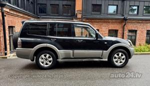 Melns Mitsubishi Pajero 2005 Tallina, ar dzinēja tilpumu 3.20 L un nobraukumu 300 tūkst. km par 4999 €, foto 9 vietnē AUTOMOTO.COM.LV