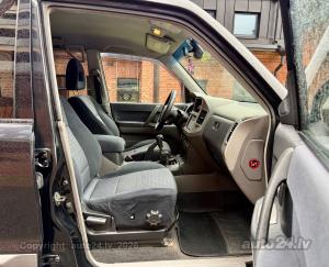 Melns Mitsubishi Pajero 2005 Tallina, ar dzinēja tilpumu 3.20 L un nobraukumu 300 tūkst. km par 4999 €, foto 10 vietnē AUTOMOTO.COM.LV