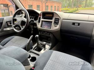Melns Mitsubishi Pajero 2005 Tallina, ar dzinēja tilpumu 3.20 L un nobraukumu 300 tūkst. km par 4999 €, foto 11 vietnē AUTOMOTO.COM.LV