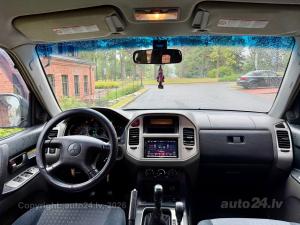 Melns Mitsubishi Pajero 2005 Tallina, ar dzinēja tilpumu 3.20 L un nobraukumu 300 tūkst. km par 4999 €, foto 12 vietnē AUTOMOTO.COM.LV