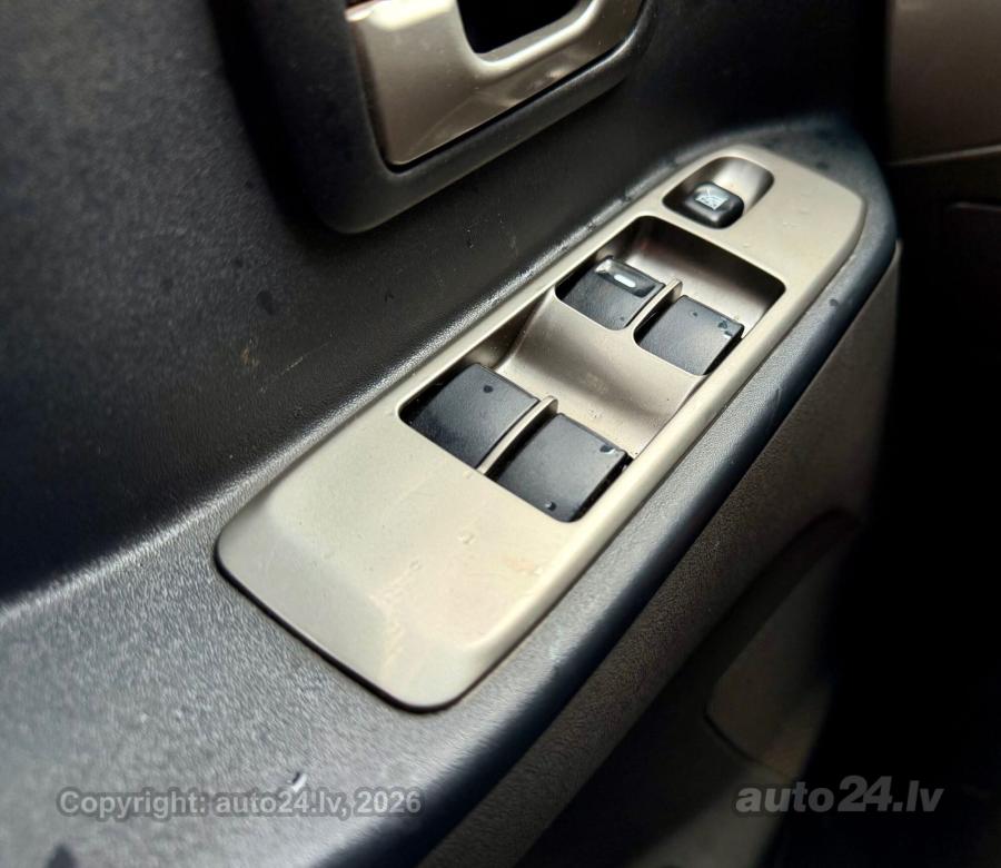 Melns Mitsubishi Pajero 2005 Tallina, ar dzinēja tilpumu 3.20 L un nobraukumu 300 tūkst. km par 4999 €, foto 13 vietnē AUTOMOTO.COM.LV
