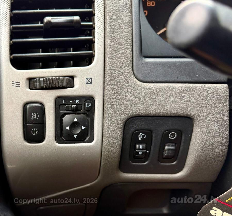 Melns Mitsubishi Pajero 2005 Tallina, ar dzinēja tilpumu 3.20 L un nobraukumu 300 tūkst. km par 4999 €, foto 14 vietnē AUTOMOTO.COM.LV