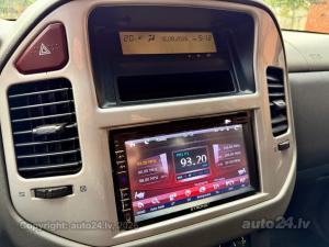 Melns Mitsubishi Pajero 2005 Tallina, ar dzinēja tilpumu 3.20 L un nobraukumu 300 tūkst. km par 4999 €, foto 17 vietnē AUTOMOTO.COM.LV