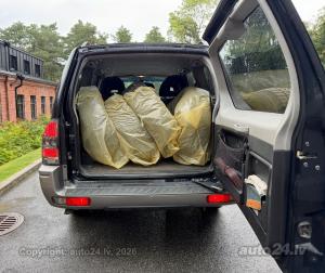 Melns Mitsubishi Pajero 2005 Tallina, ar dzinēja tilpumu 3.20 L un nobraukumu 300 tūkst. km par 4999 €, foto 23 vietnē AUTOMOTO.COM.LV