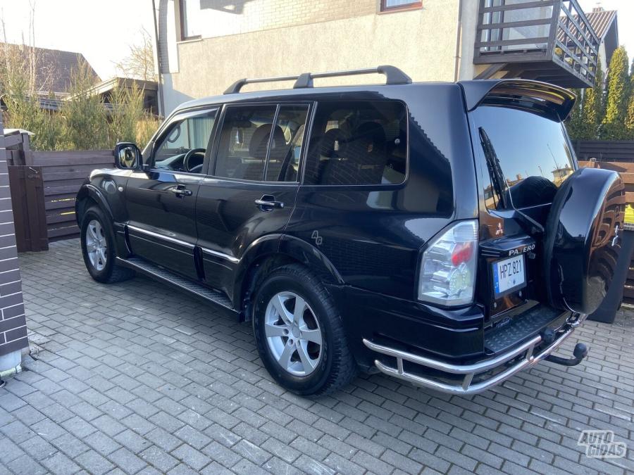 Black Mitsubishi Pajero 2006 in Klaipeda, with an engine capacity of 3.20 L and mileage of 314 thousand km for 4000 €, photo 1 on AUTOMOTO.COM.LV