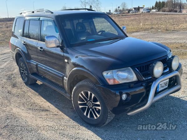Melns Mitsubishi Pajero 2006 Narva, ar dzinēja tilpumu 3.20 L un nobraukumu 500 tūkst. km par 5000 €, foto 1 vietnē AUTOMOTO.COM.LV