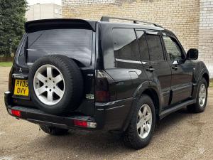 Black Mitsubishi Pajero 2006 in Ukmerge, with an engine capacity of 2.50 L and mileage of 150 thousand km for 1900 €, photo 3 on AUTOMOTO.COM.LV