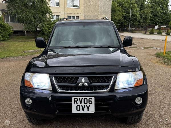 Melns Mitsubishi Pajero 2006 Ukmergė, ar dzinēja tilpumu 3.20 L un nobraukumu 150 tūkst. km par 1650 €, foto 5 vietnē AUTOMOTO.COM.LV