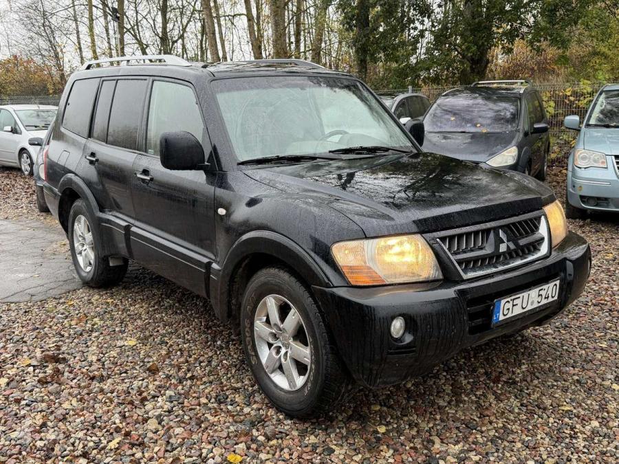 Melns Mitsubishi Pajero 2006 Viļņa, ar dzinēja tilpumu 3.20 L un nobraukumu 408 tūkst. km par 2450 €, foto 1 vietnē AUTOMOTO.COM.LV