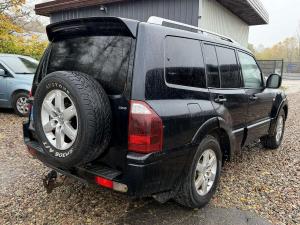 Melns Mitsubishi Pajero 2006 Viļņa, ar dzinēja tilpumu 3.20 L un nobraukumu 408 tūkst. km par 2450 €, foto 4 vietnē AUTOMOTO.COM.LV