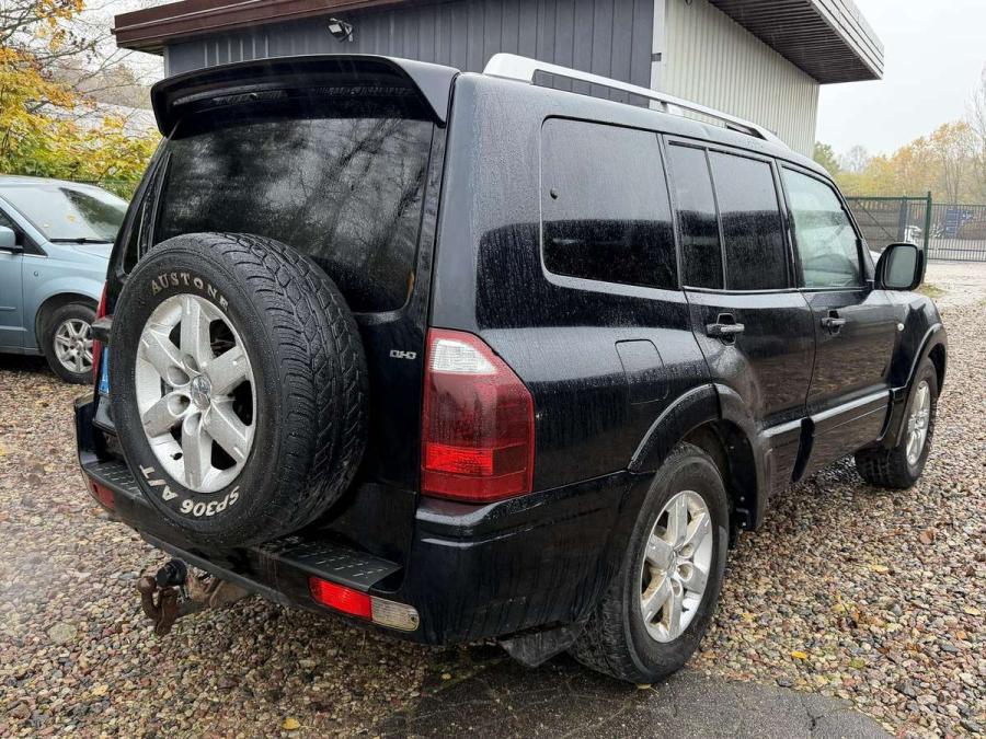 Melns Mitsubishi Pajero 2006 Viļņa, ar dzinēja tilpumu 3.20 L un nobraukumu 408 tūkst. km par 2450 €, foto 4 vietnē AUTOMOTO.COM.LV