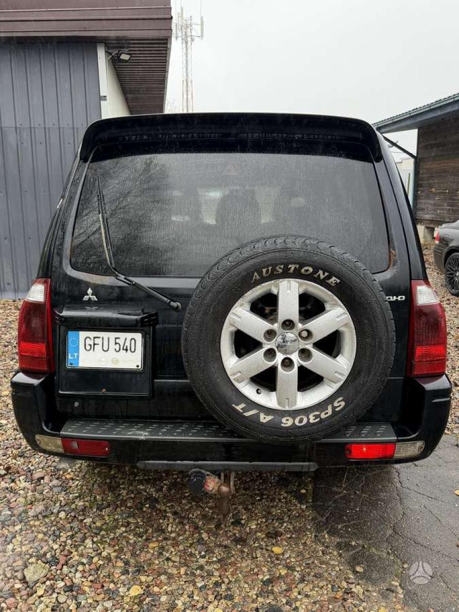 Melns Mitsubishi Pajero 2006 Viļņa, ar dzinēja tilpumu 3.20 L un nobraukumu 408 tūkst. km par 2450 €, foto 5 vietnē AUTOMOTO.COM.LV