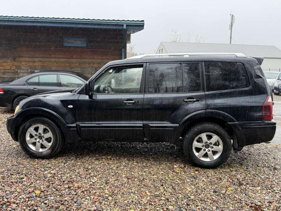 Melns Mitsubishi Pajero 2006 Viļņa, ar dzinēja tilpumu 3.20 L un nobraukumu 408 tūkst. km par 2450 €, foto 7 vietnē AUTOMOTO.COM.LV