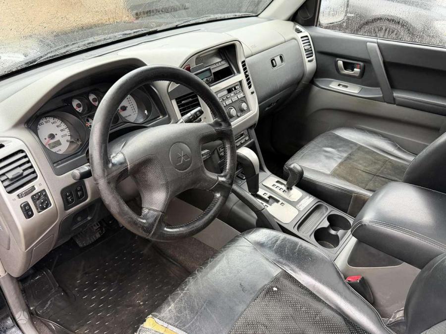Melns Mitsubishi Pajero 2006 Viļņa, ar dzinēja tilpumu 3.20 L un nobraukumu 408 tūkst. km par 2450 €, foto 10 vietnē AUTOMOTO.COM.LV