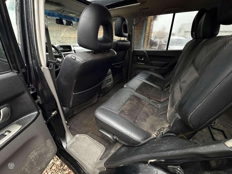 Melns Mitsubishi Pajero 2006 Viļņa, ar dzinēja tilpumu 3.20 L un nobraukumu 408 tūkst. km par 2450 €, foto 12 vietnē AUTOMOTO.COM.LV