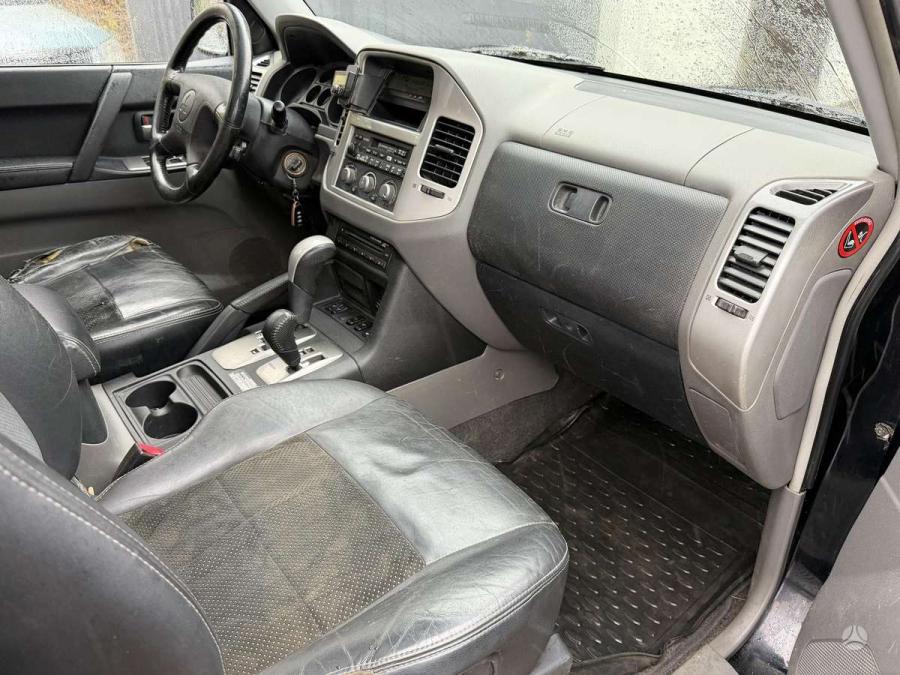 Melns Mitsubishi Pajero 2006 Viļņa, ar dzinēja tilpumu 3.20 L un nobraukumu 408 tūkst. km par 2450 €, foto 14 vietnē AUTOMOTO.COM.LV