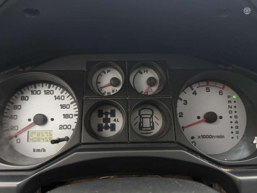 Melns Mitsubishi Pajero 2006 Viļņa, ar dzinēja tilpumu 3.20 L un nobraukumu 408 tūkst. km par 2450 €, foto 16 vietnē AUTOMOTO.COM.LV