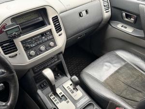 Melns Mitsubishi Pajero 2006 Viļņa, ar dzinēja tilpumu 3.20 L un nobraukumu 408 tūkst. km par 2450 €, foto 17 vietnē AUTOMOTO.COM.LV