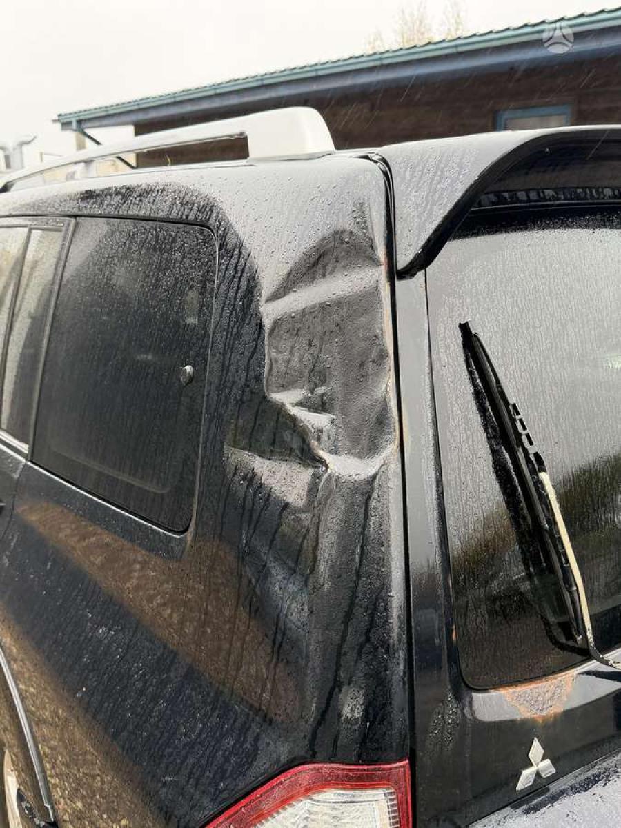 Melns Mitsubishi Pajero 2006 Viļņa, ar dzinēja tilpumu 3.20 L un nobraukumu 408 tūkst. km par 2450 €, foto 18 vietnē AUTOMOTO.COM.LV