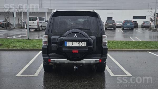 Melns Mitsubishi Pajero 2007 Rīga, ar dzinēja tilpumu 3.20 L un nobraukumu 410 tūkst. km par 6000 €, foto 3 vietnē AUTOMOTO.COM.LV