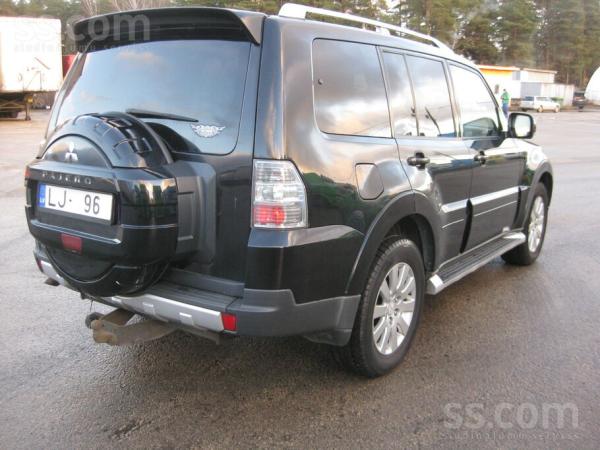 Melns Mitsubishi Pajero 2007 Rīga, ar dzinēja tilpumu 3.20 L un nobraukumu 368 tūkst. km par 6000 €, foto 5 vietnē AUTOMOTO.COM.LV