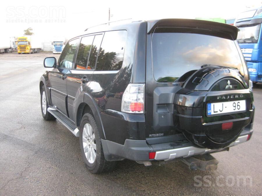 Black Mitsubishi Pajero 2007 in Riga, with an engine capacity of 3.20 L and mileage of 368 thousand km for 6000 €, photo 16 on AUTOMOTO.COM.LV