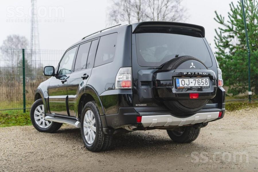 Melns Mitsubishi Pajero 2007 Rīga, ar dzinēja tilpumu 3.20 L un nobraukumu 334 tūkst. km par 7290 €, foto 4 vietnē AUTOMOTO.COM.LV