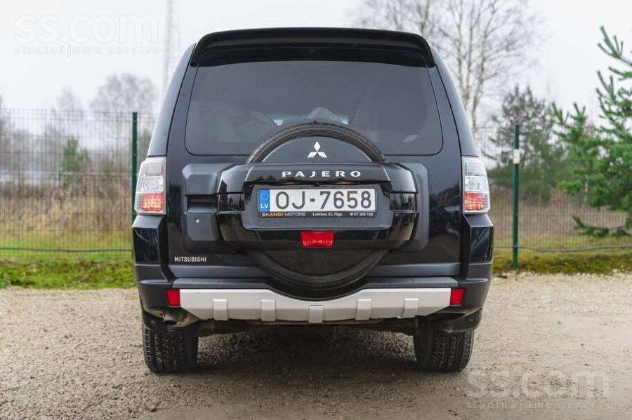 Melns Mitsubishi Pajero 2007 Rīga, ar dzinēja tilpumu 3.20 L un nobraukumu 334 tūkst. km par 7290 €, foto 5 vietnē AUTOMOTO.COM.LV