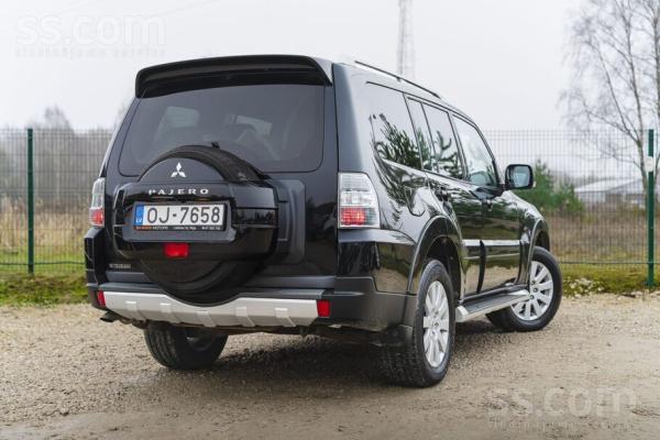 Melns Mitsubishi Pajero 2007 Rīga, ar dzinēja tilpumu 3.20 L un nobraukumu 334 tūkst. km par 7290 €, foto 6 vietnē AUTOMOTO.COM.LV