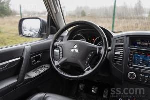 Melns Mitsubishi Pajero 2007 Rīga, ar dzinēja tilpumu 3.20 L un nobraukumu 334 tūkst. km par 7290 €, foto 14 vietnē AUTOMOTO.COM.LV